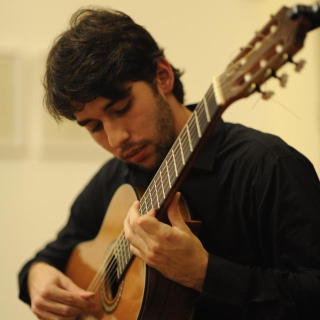 Nathan Valente - VIOLÃO E CAVAQUINHO - Spotlight Escola de Músicos